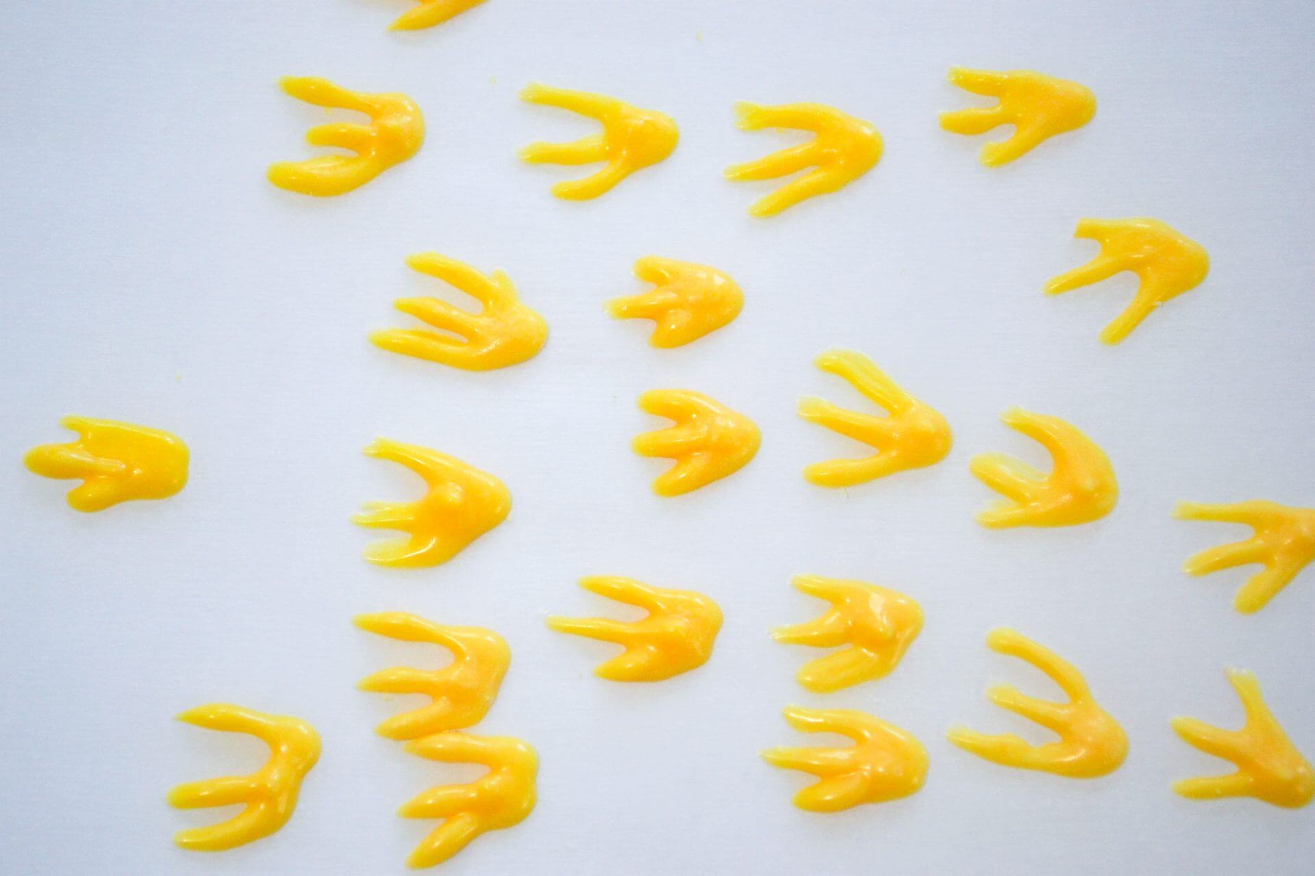Meringue Chicks: How to Make Simplistic Cupcake Toppers – The House of ...