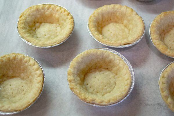 Spooky Eye Pies – The House of Elyn Ryn