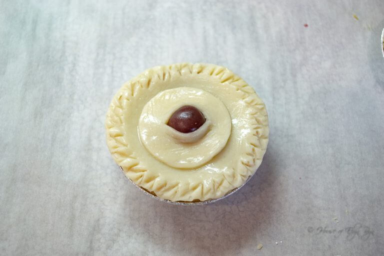 Spooky Eye Pies – The House of Elyn Ryn