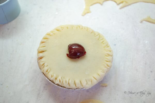 Spooky Eye Pies – The House of Elyn Ryn