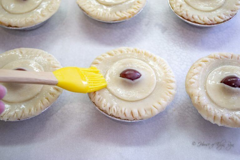 Spooky Eye Pies – The House of Elyn Ryn