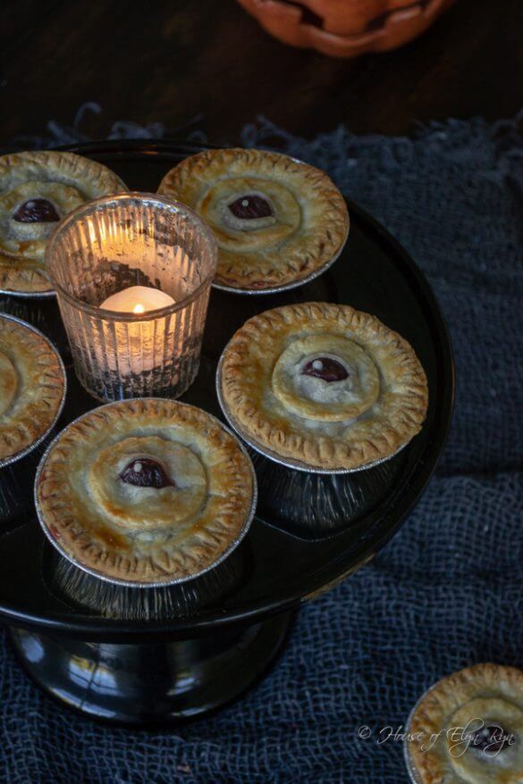 Spooky Eye Pies – The House of Elyn Ryn