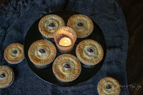 Spooky Eye Pies – The House of Elyn Ryn