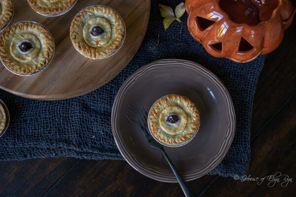 Spooky Eye Pies – The House of Elyn Ryn