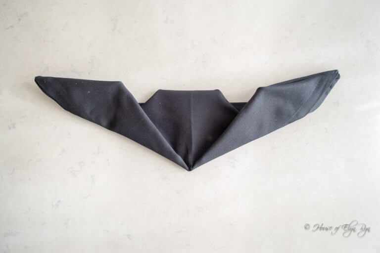 How to Fold Bat Napkins – The House of Elyn Ryn