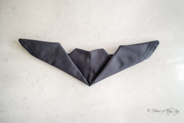 How to Fold Bat Napkins – The House of Elyn Ryn