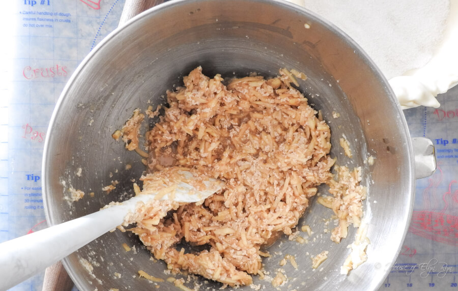 Grated Apple Pie – The House of Elyn Ryn