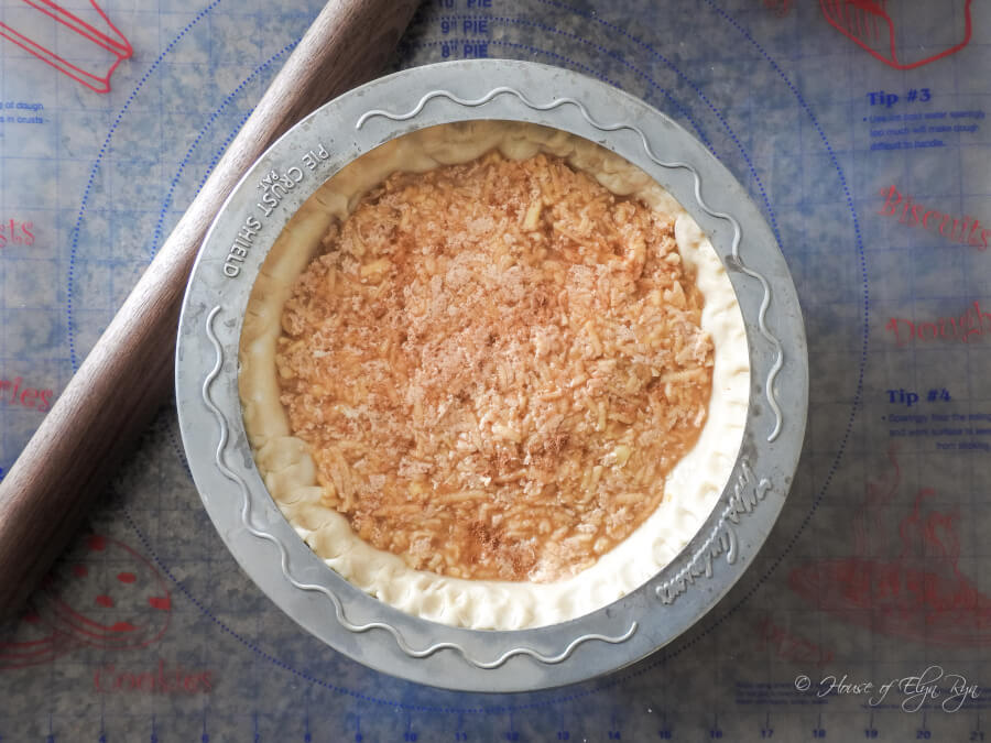 Grated Apple Pie – The House of Elyn Ryn