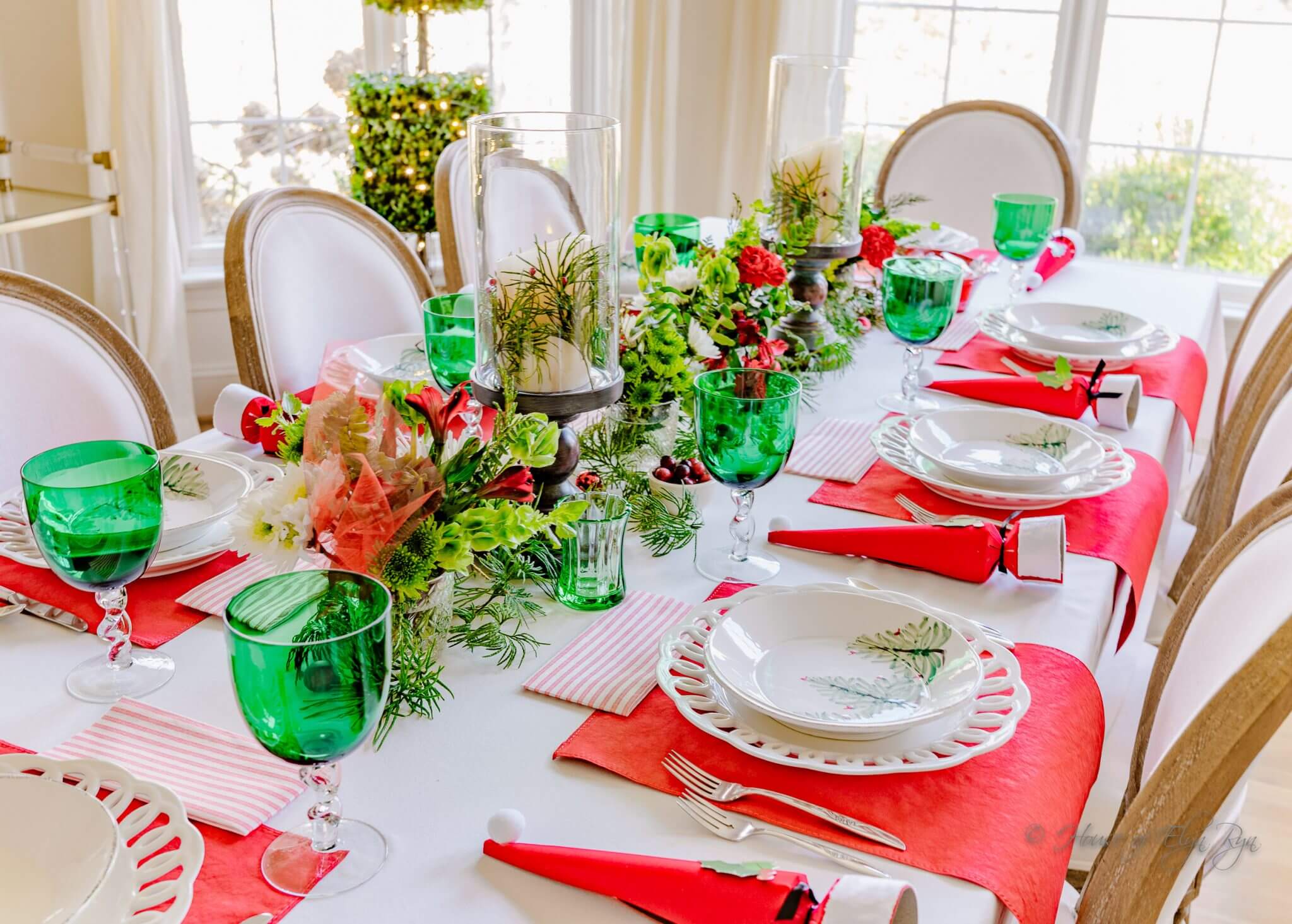 How to Set a Red & Green Christmas Table – The House of Elyn Ryn