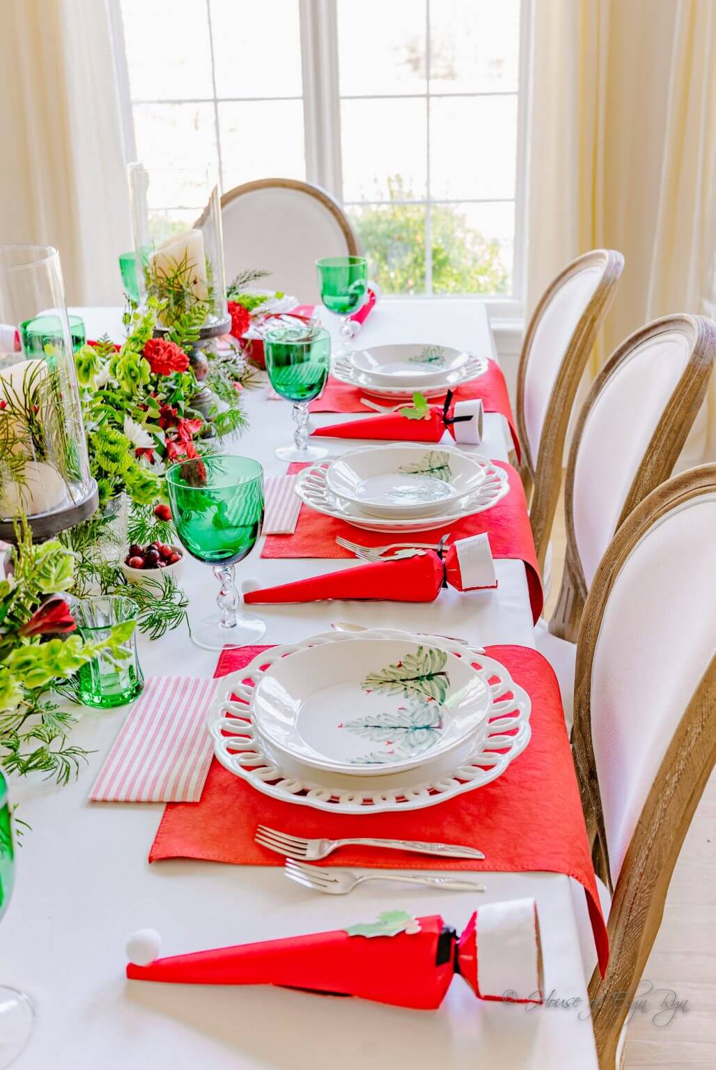 How to Set a Red & Green Christmas Table – The House of Elyn Ryn