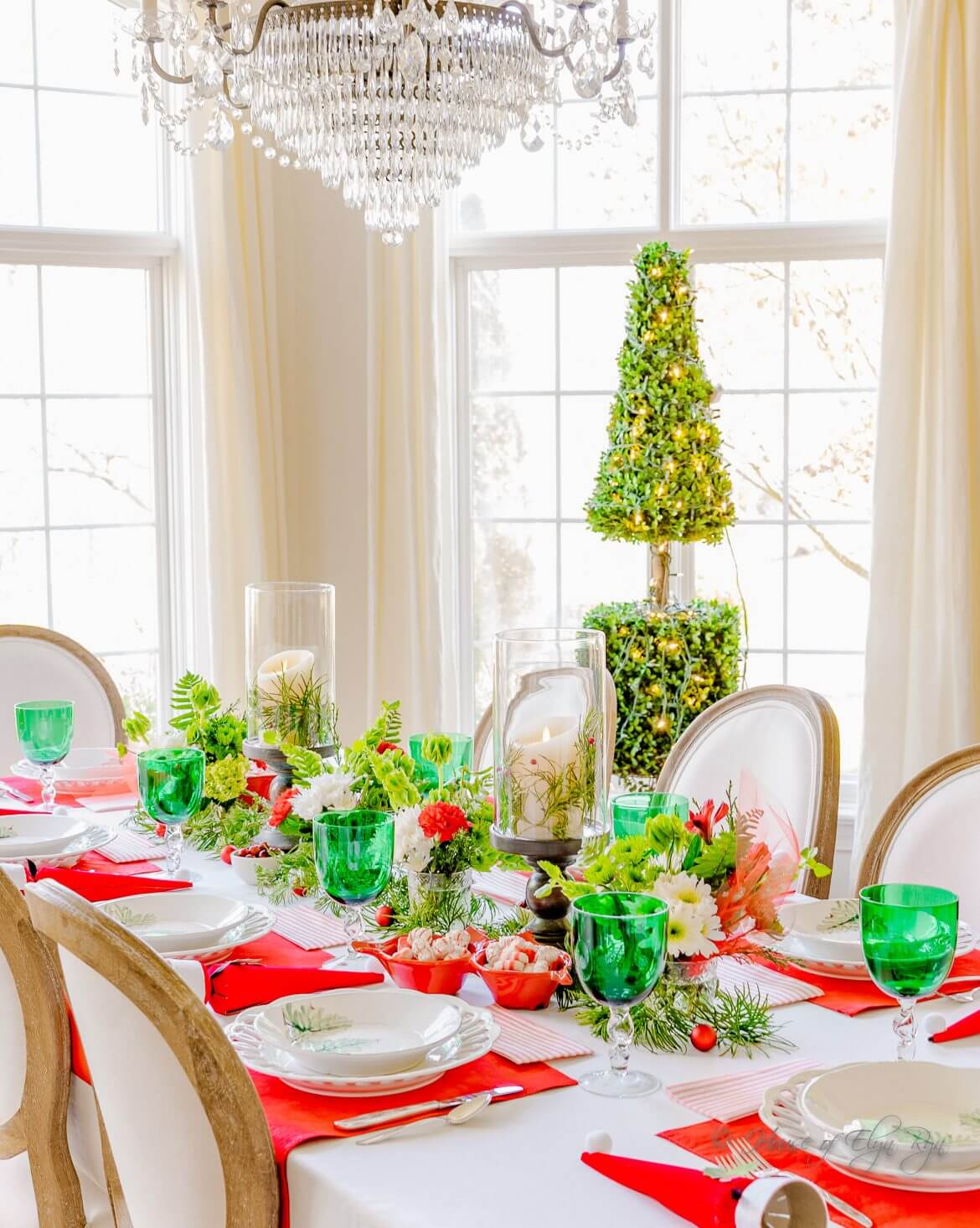 How to Set a Red & Green Christmas Table – The House of Elyn Ryn