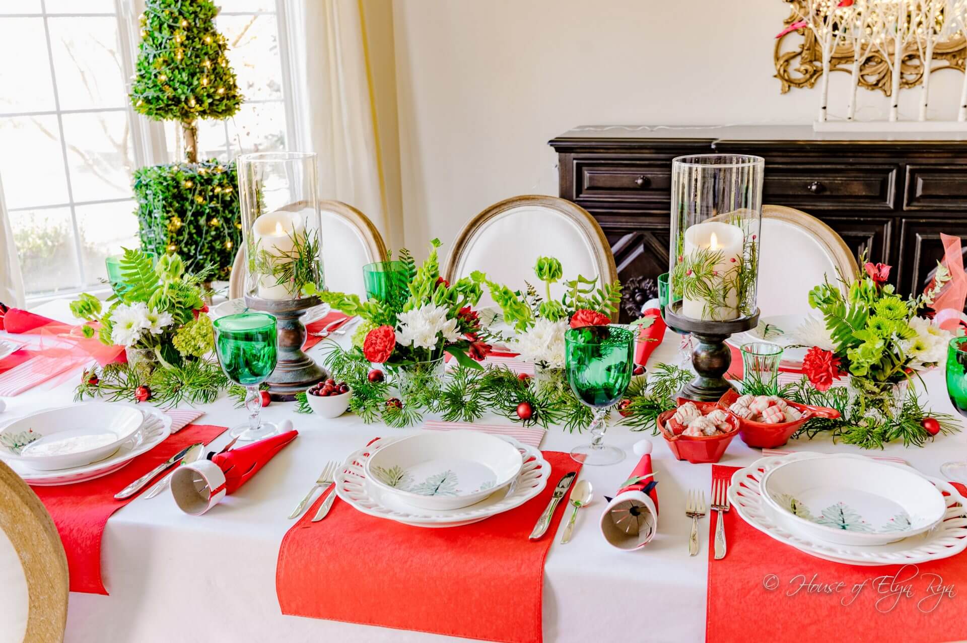 How to Set a Red & Green Christmas Table – The House of Elyn Ryn