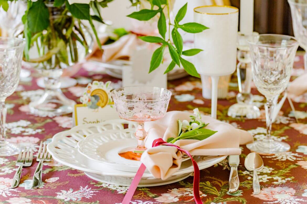How to Set a Romantic Thanksgiving Table – The House of Elyn Ryn