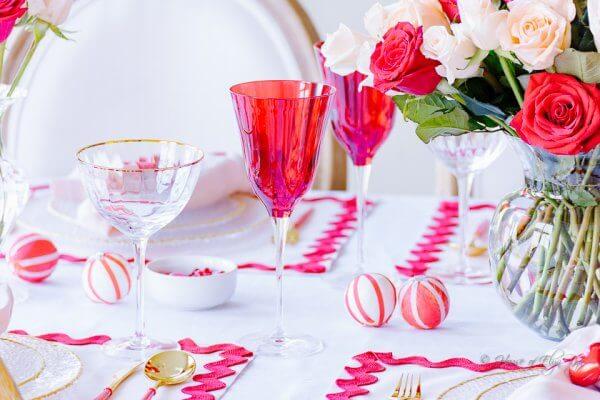 Creating a Lively Red & Pink Valentine’s Table – The House of Elyn Ryn