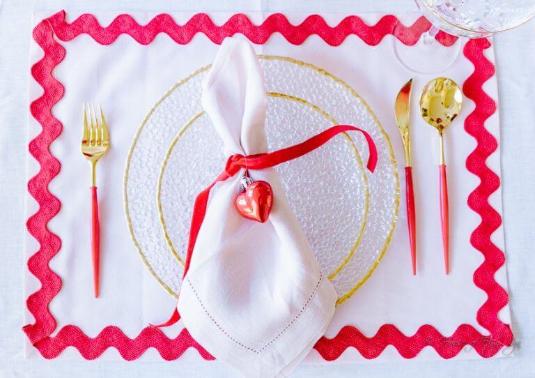 Creating a Lively Red & Pink Valentine’s Table – The House of Elyn Ryn