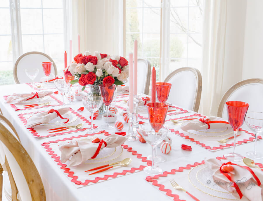 How to Trim Rickrack Placemats – The House of Elyn Ryn