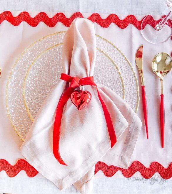 Creating a Lively Red & Pink Valentine’s Table – The House of Elyn Ryn