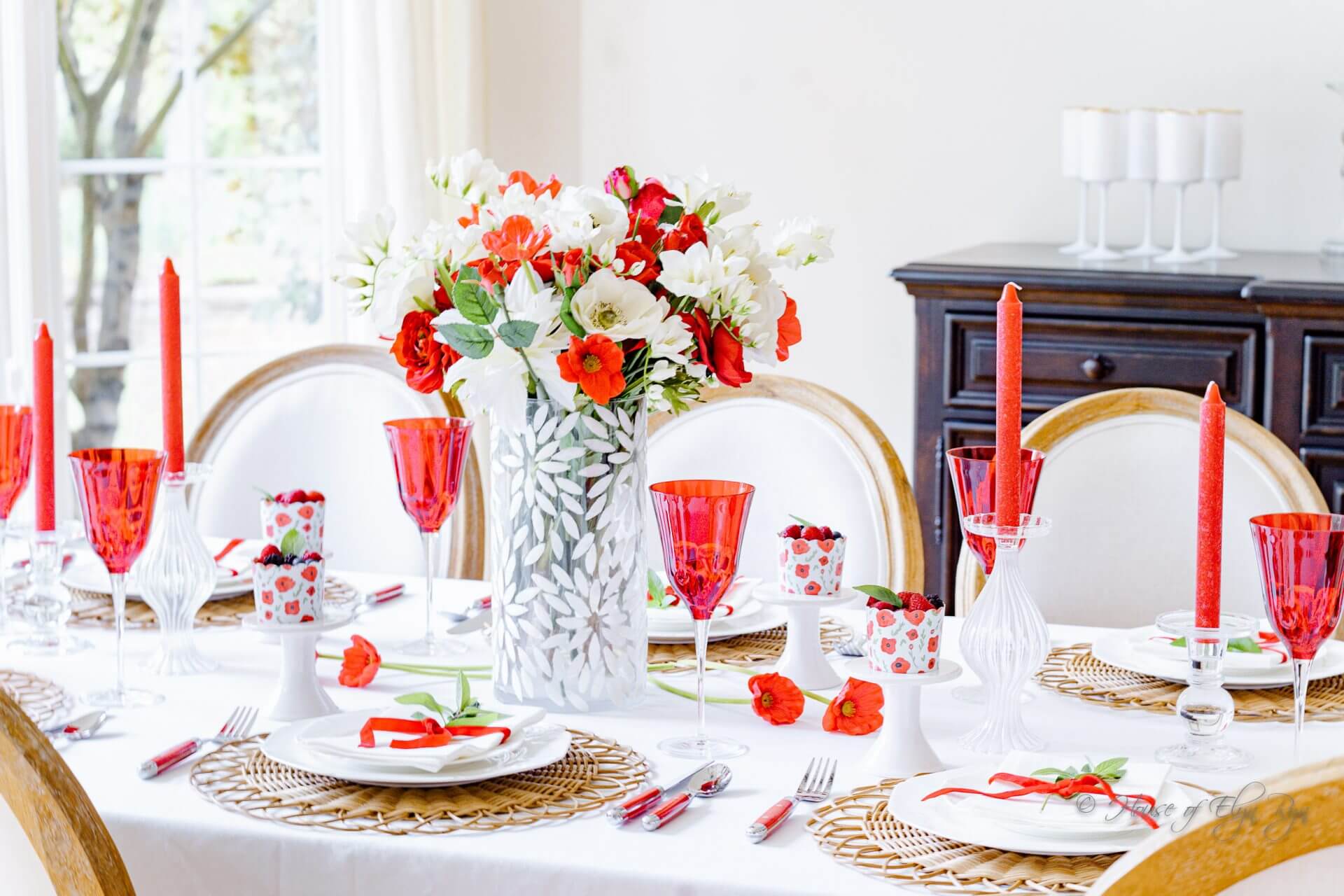 Red Poppies Table – The House of Elyn Ryn