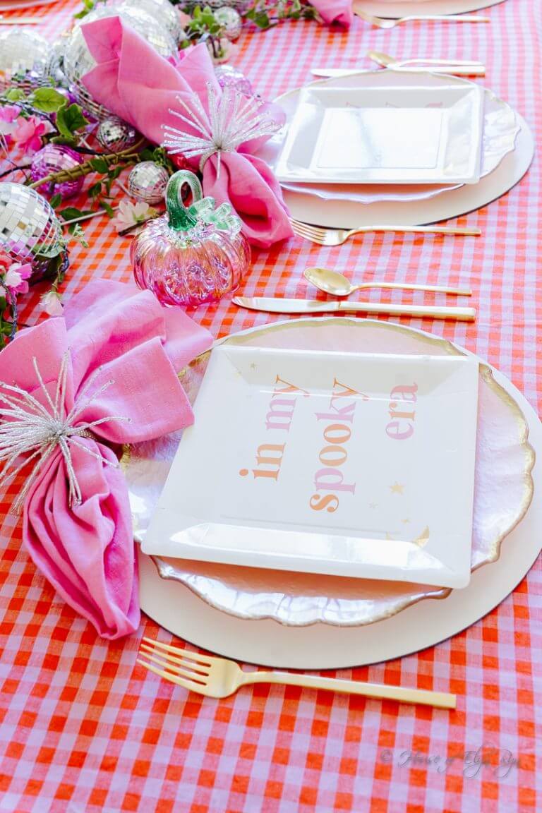 Spooky Era Halloween Table: Tips for a Unique Celebration – The House ...